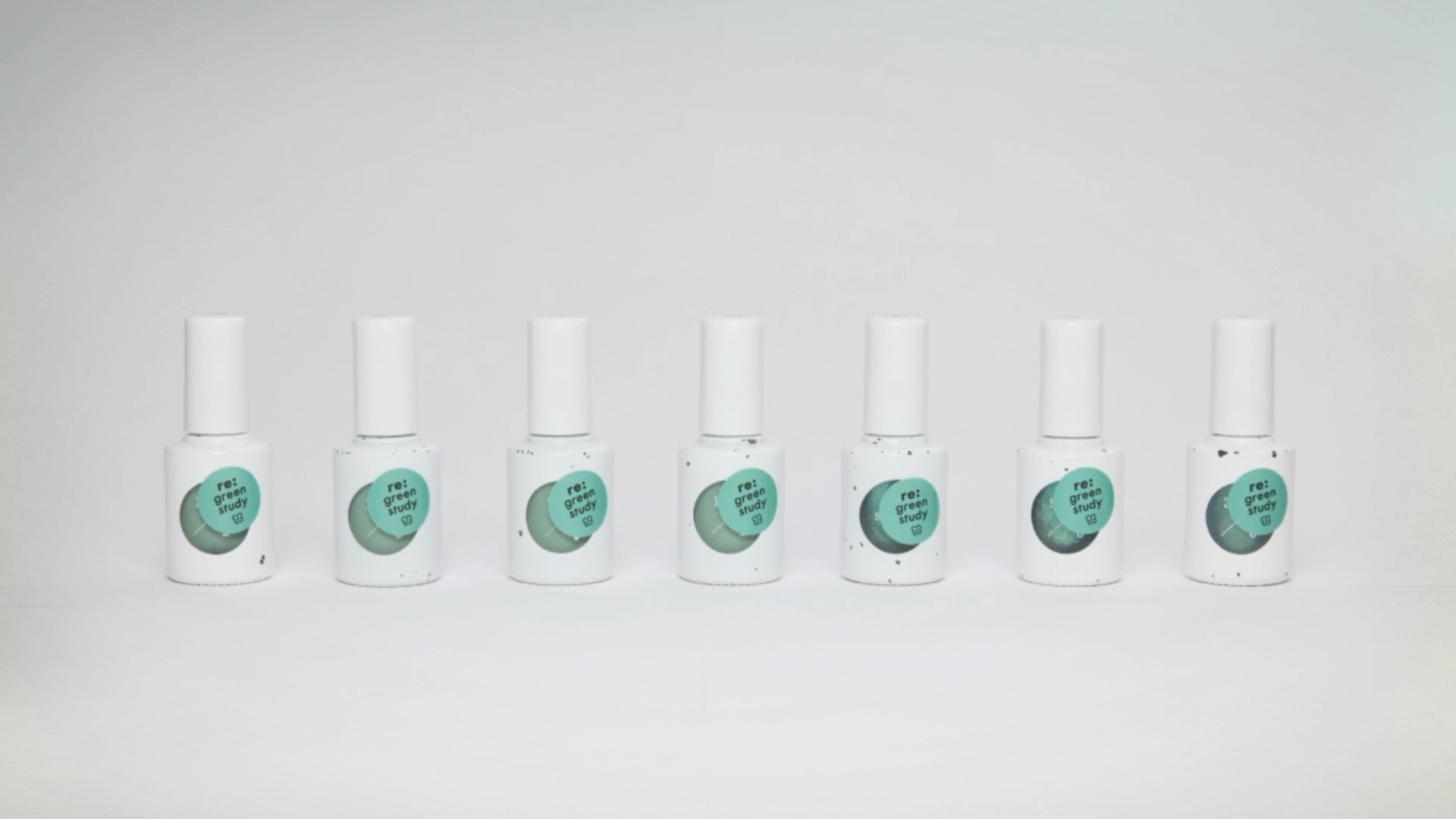 穏やかな癒しグリーン、みずみずしいグリーンラメ。お持ちのネイルと重ね塗りもおすすめ | トータルビューティーカンパニー uka